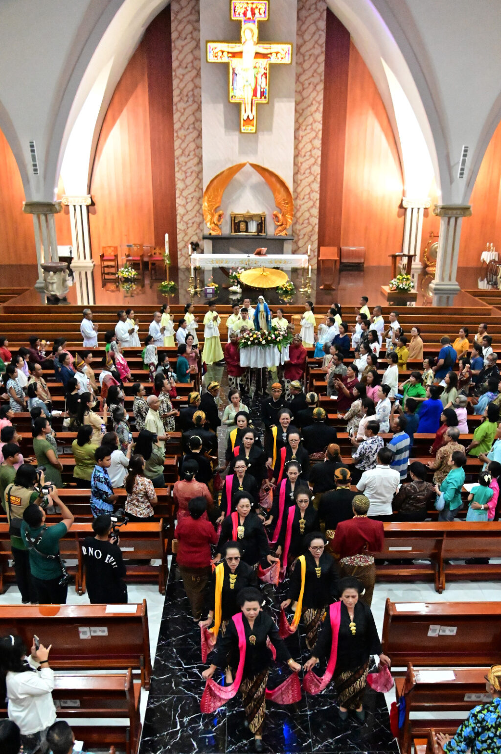 Pembukaan Bulan Maria di Gereja Santa Clara dalam Inkulturasi Jawa ...