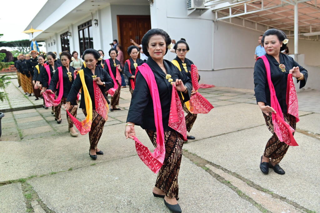 Pembukaan Bulan Maria di Gereja Santa Clara dalam Inkulturasi Jawa ...